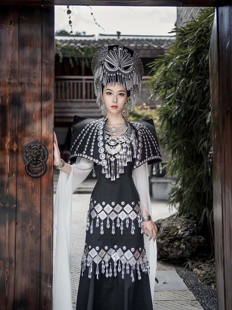 High -end customized Yi clothing improvement new handmade ethnic style ...
