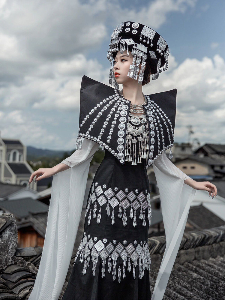 High -end customized Yi clothing improvement new handmade ethnic style ...