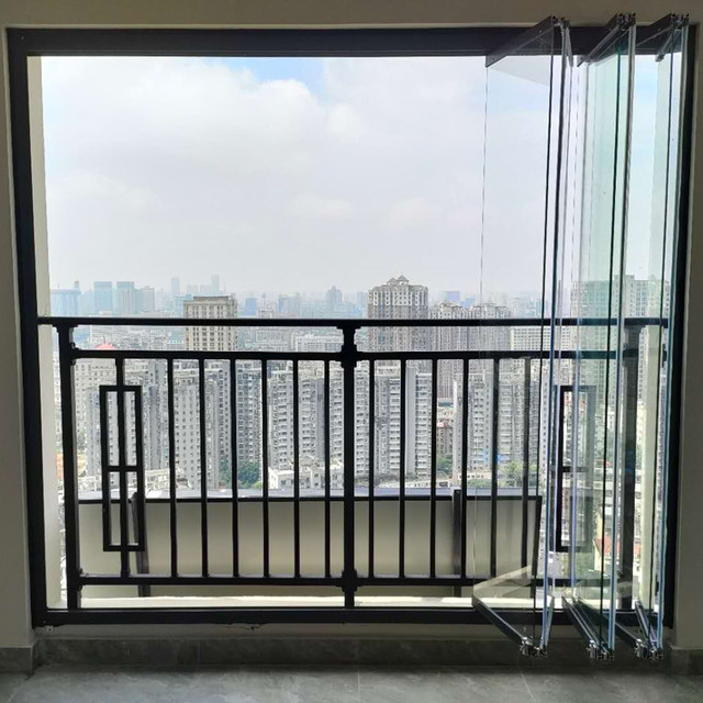 Frameless balcony window Customized folding glass windows Aluminum ...