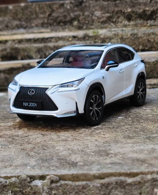 Original Lexus NX car model Lexus LEXUSNX200T1:18 alloy car model ornaments