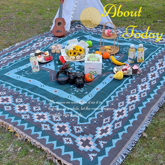 Outdoor field padding blanket four seasons universal covered blanket ...