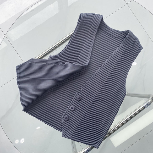 High-end Miyake vest women's clothing 2025 black new style exterior ...