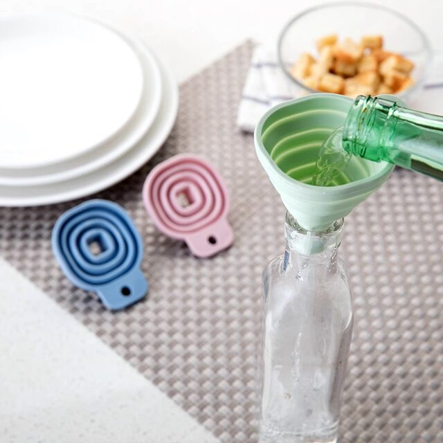 Creative folding mini telescopic funnel kitchen supplies Silicone 创 创 创 ...
