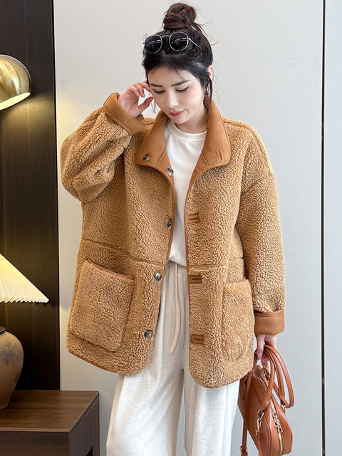 Fashionable retro locomotive clothing on both sides of lamb wool ...