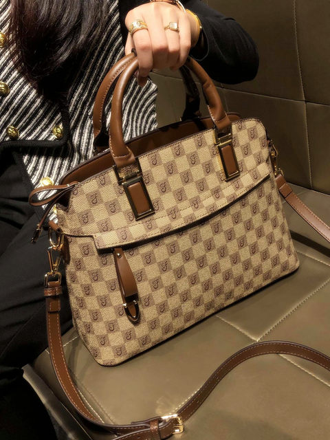 Hong Kong authentic high-end bag for women 2025 new model atmospheric ...