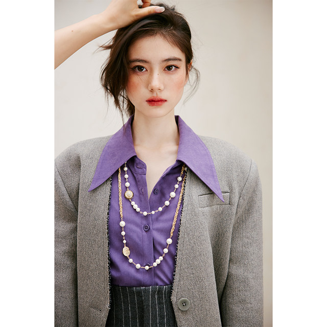 Rosebanks high-intelligence outfit blogger commuting style gray v-neck ...