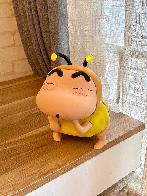 Glowing Bee Crayon Shin-chan Night Light Figure Peripheral Large Figure ...