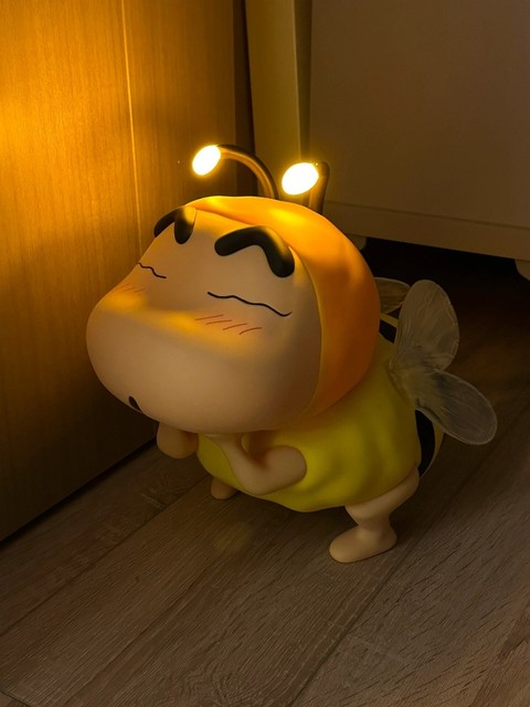 Glowing Bee Crayon Shin-chan Night Light Figure Peripheral Large Figure ...