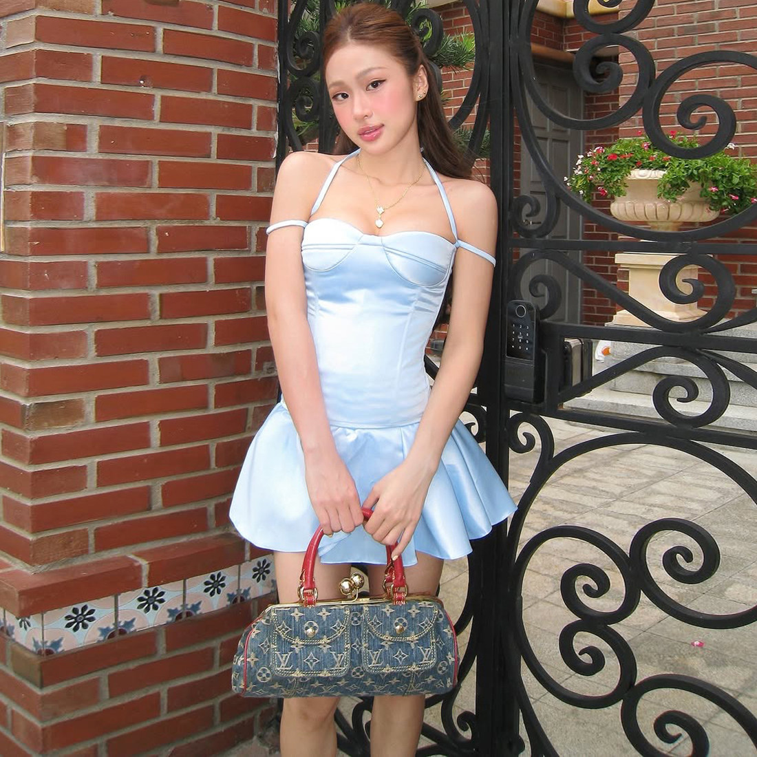 Weird girl, fresh ice blue high-end halterneck tube top dress for women ...