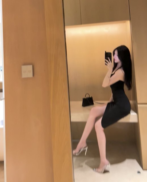 3.4 Han Suxi's same models hanging neck heart drip dress Leng Yan Yue sister sexy big back ...