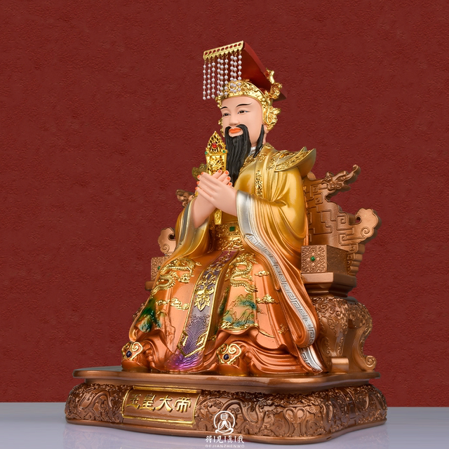 The Jade Emperor and Queen Mother Statue is for home use to worship the ...