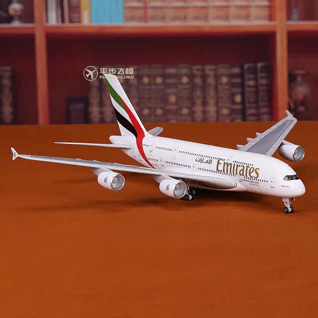 30CM simulated aircraft model with wheels and lights Emirates Airline ...
