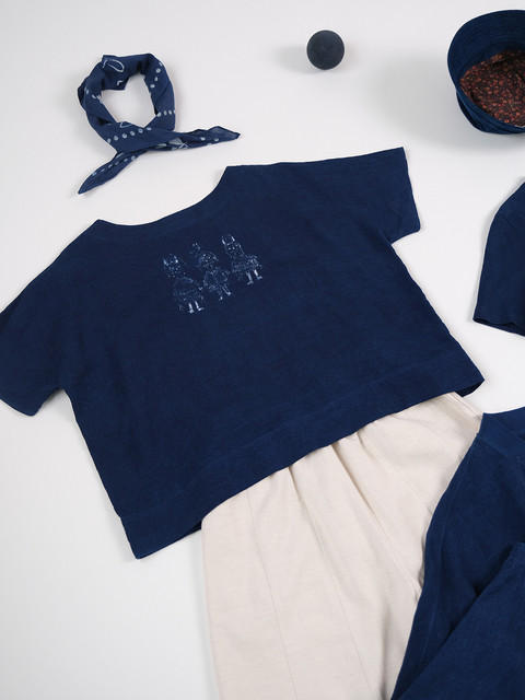 Yuanjia grass and trees dyed blue wax painting van tops, Guizhou ethnic ...