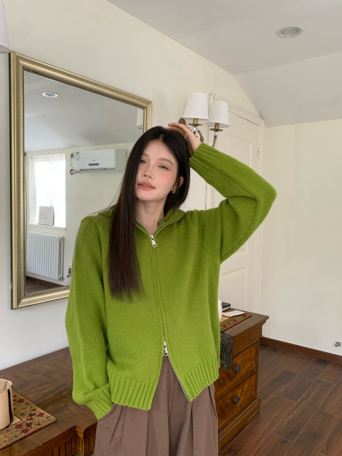 MOTOO homemade Korean style solid color hooded short double zipper ...