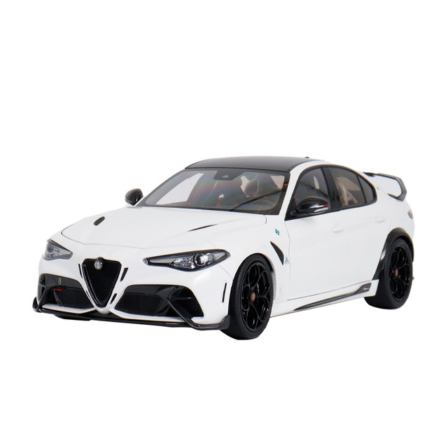 Alpha Romeo Romeogiuliagtammh1: 18 Juliet simulation alloy car model