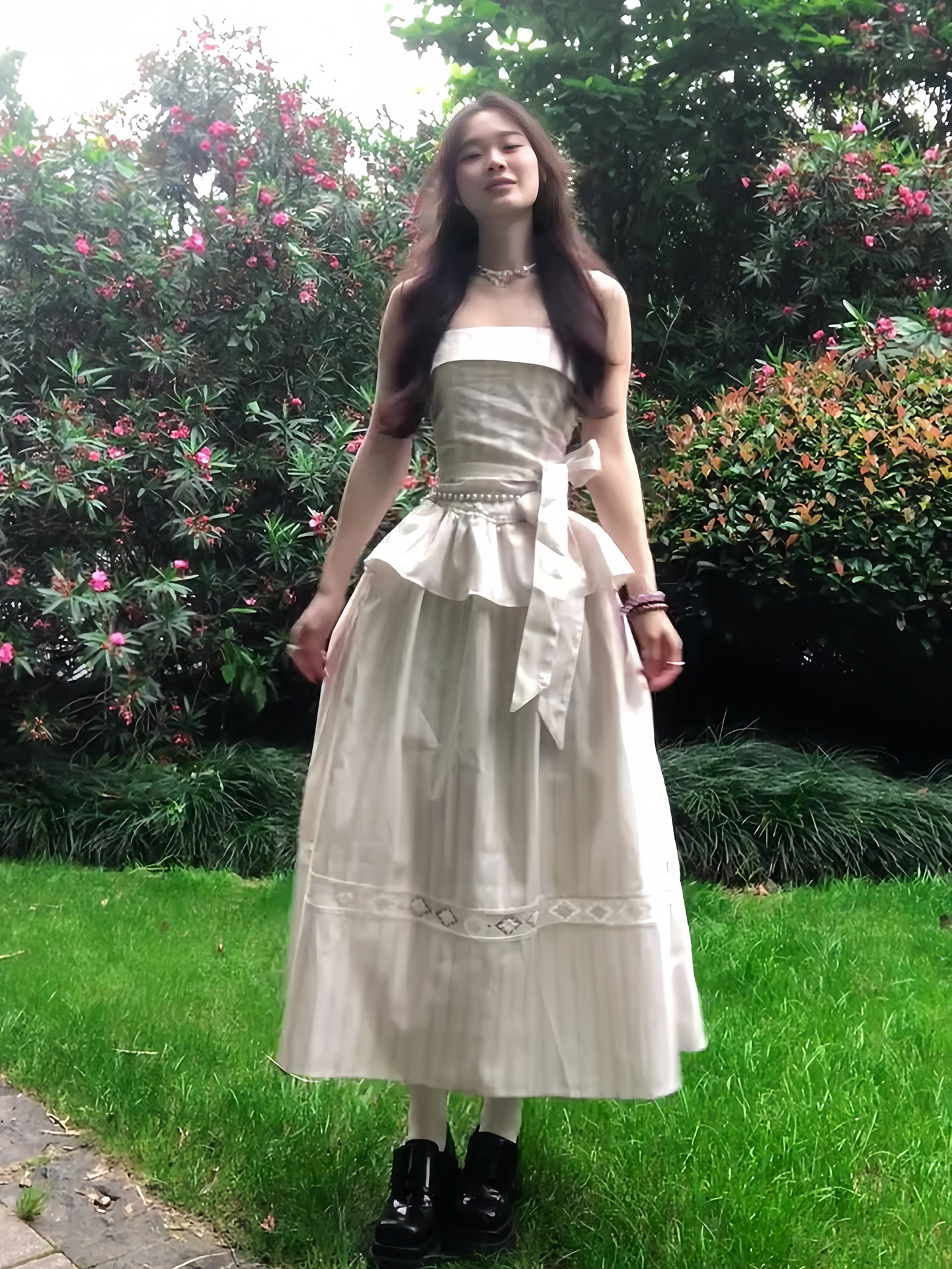 Very beautiful waist-pinching strap sling dress with summer high-end ...