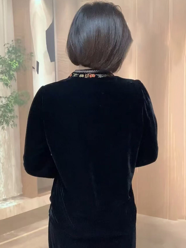 Noble and fashionable mother gold velvet top for women 2025 autumn and ...