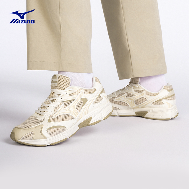 Mizuno Mizuno trendy retro Y2K millennium style jogging dad sports ...