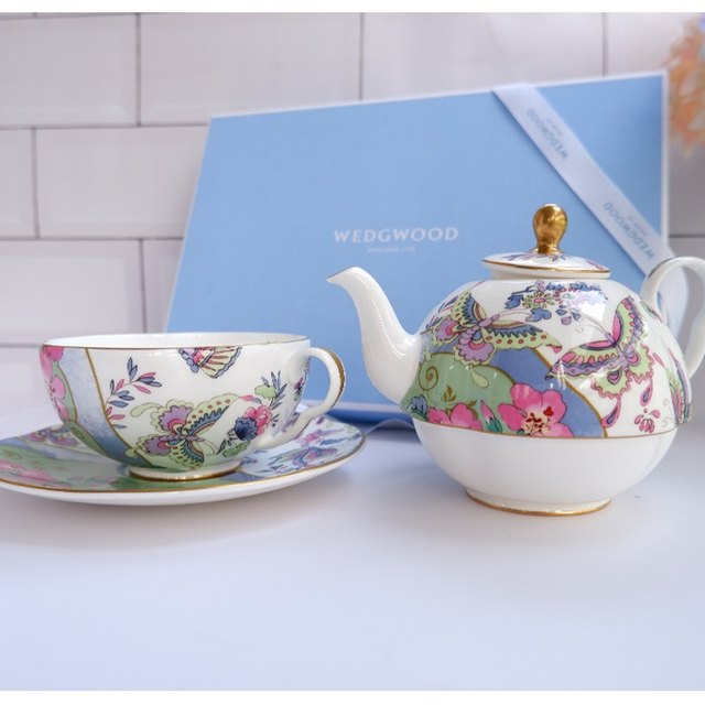 Spot second delivery Wedgwood cuckoo cuckoo flower dance butterfly ...