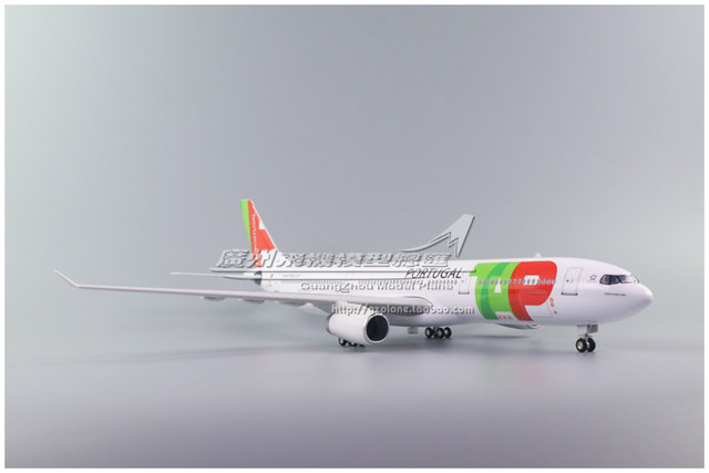 Portuguese Airbus 330 induction LED lighting up the landing frame resin ...