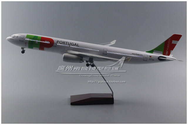 Portuguese Airbus 330 induction LED lighting up the landing frame resin ...