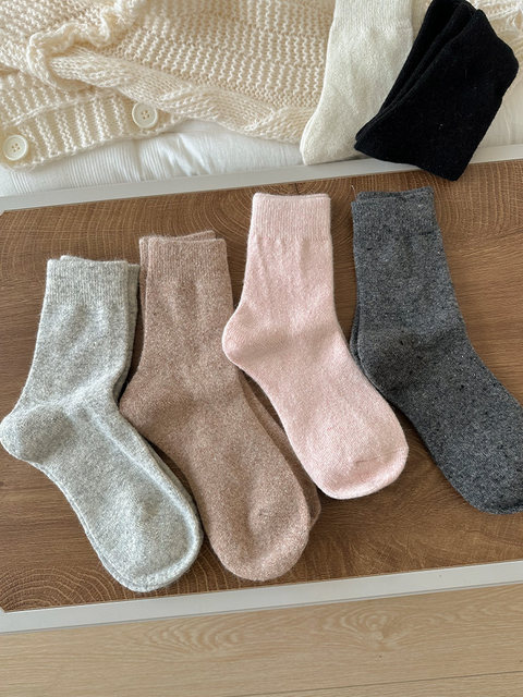 Nut Mommy Soft Wool Socks Women's Mid-Calf Socks Winter Cashmere ...