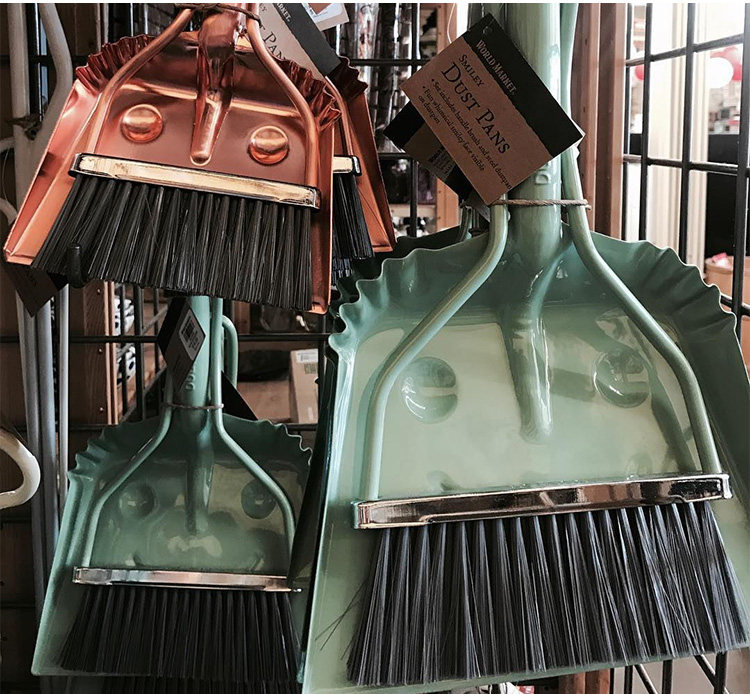 Molly airplane head dulton metal smiley face garbage shovel | Duton