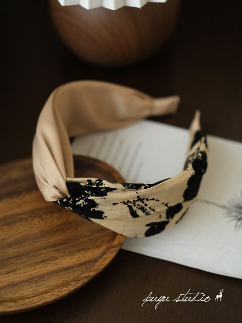 Original niche color matching high-end flocking black cross hair hoop ...