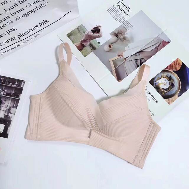 Mrs. Nafu's underwear counter genuine brand small breasts gathered in ...