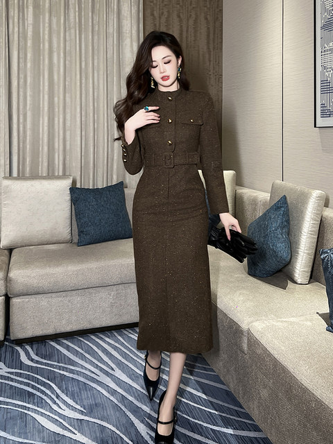 High-end hip-hugging dress for the workplace
