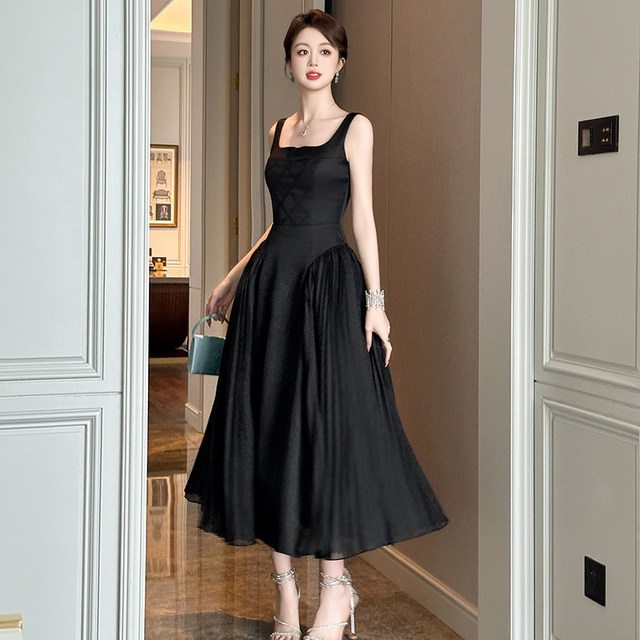 French retro high-end banquet a-line dress with pear-shaped body ...