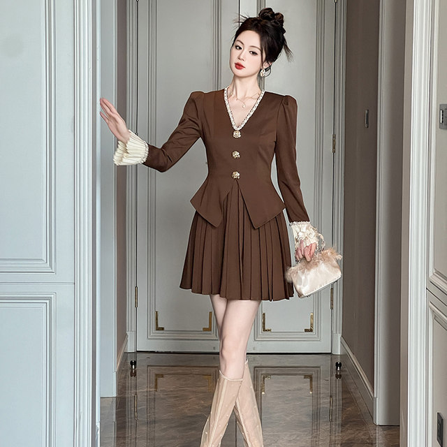 Commodity Slender College Wind high waist pleated skirt Short, small stitching fake two V -neck ...