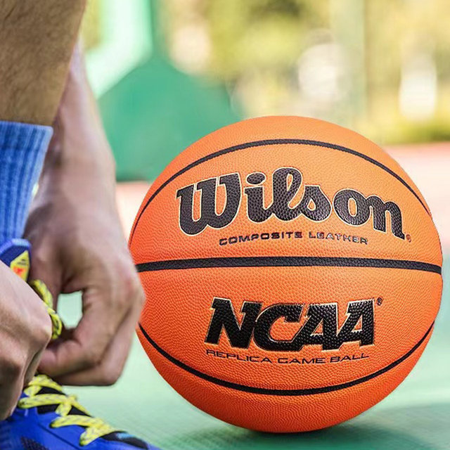 Wilson Wilson's new 24-year-old NCAA game replica version of moisture-absorbent outdoor and ...