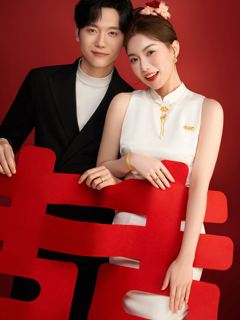 The old temple has Golden Football 999 999 Yongjie Tongxin Jiexin ...