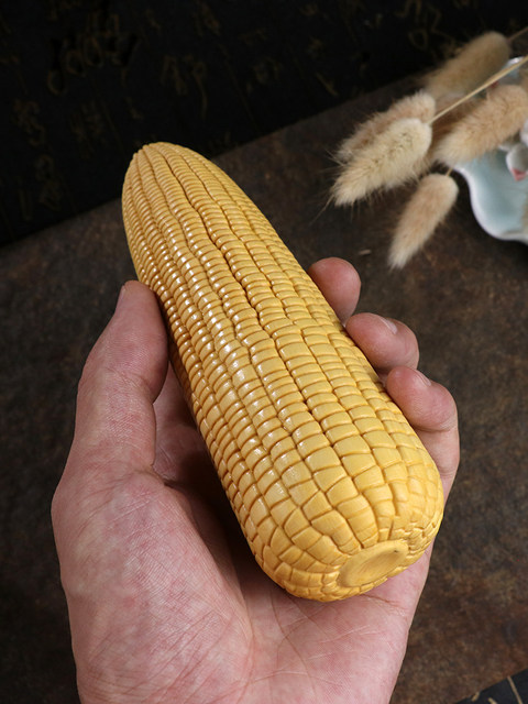 Bulze woodcarvan corn hand holder men's panel play with wood carving ...