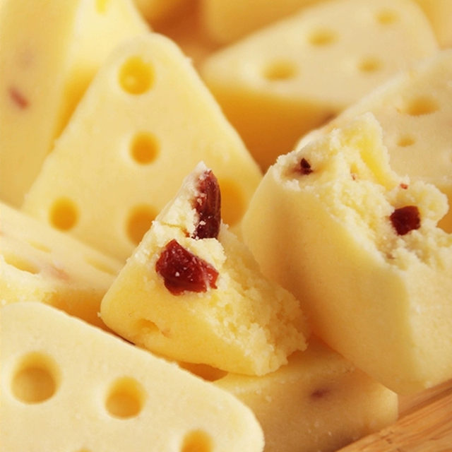 Triangle cheese blocks Children's cheese snacks totem fresh milk cheese ...