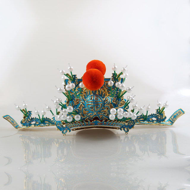 Peking opera helmet opera helmet, old -fashioned face, gold carving ...