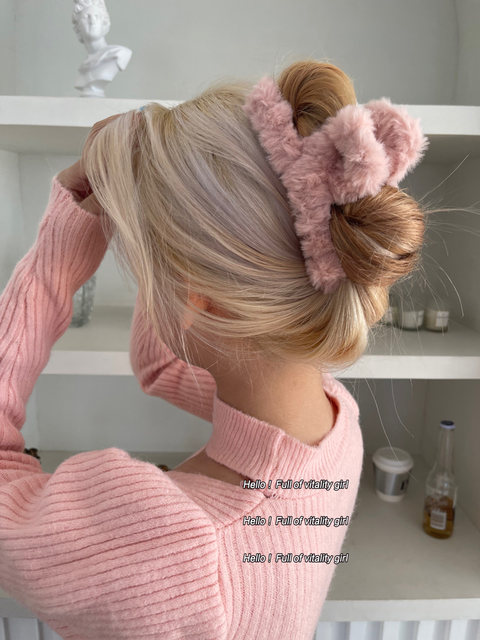 A gentle girl with a sense of oxygen ~ plush hair gripper with plenty ...