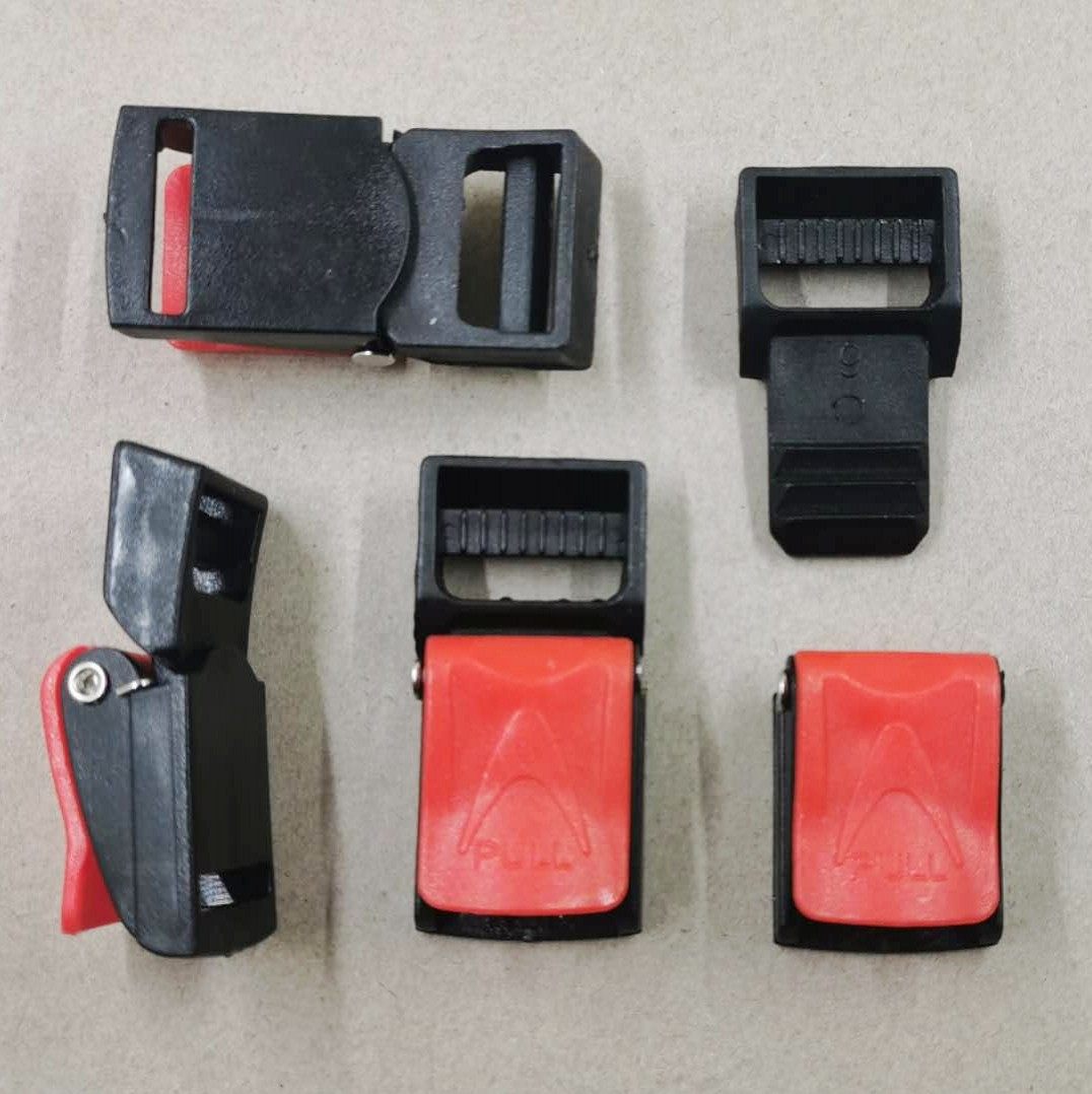 Electric vehicle motorcycle helmet helmet accessories chin buckle ...