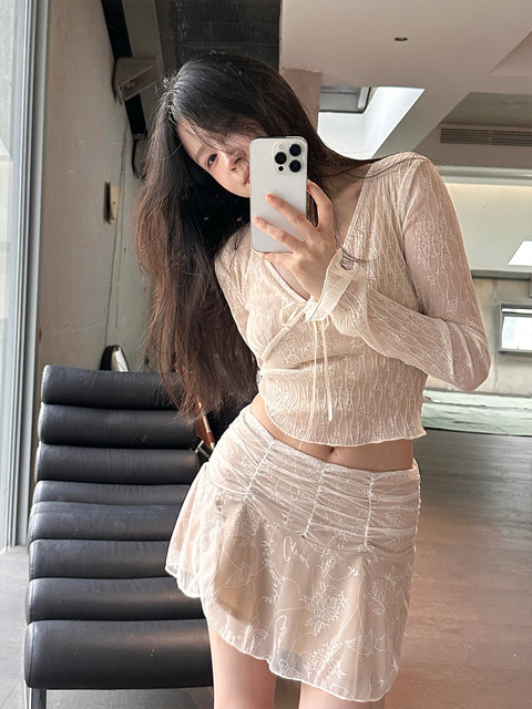 Matou Matou Pure Lace V -neck Gets Broken Bottom Shirts Low Navel ...