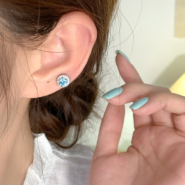 Dudu couple's explosive ear bone nails, medical titanium steel ear ...