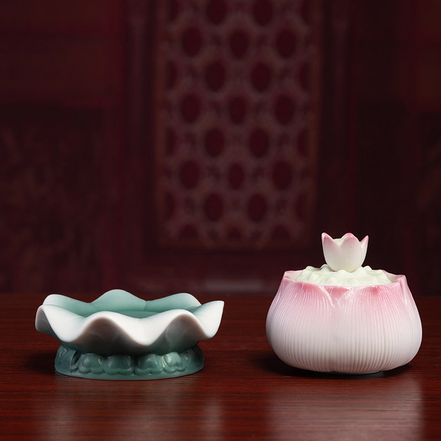 Dai Yutang lotus water supply cup in front of Buddha, purified water ...