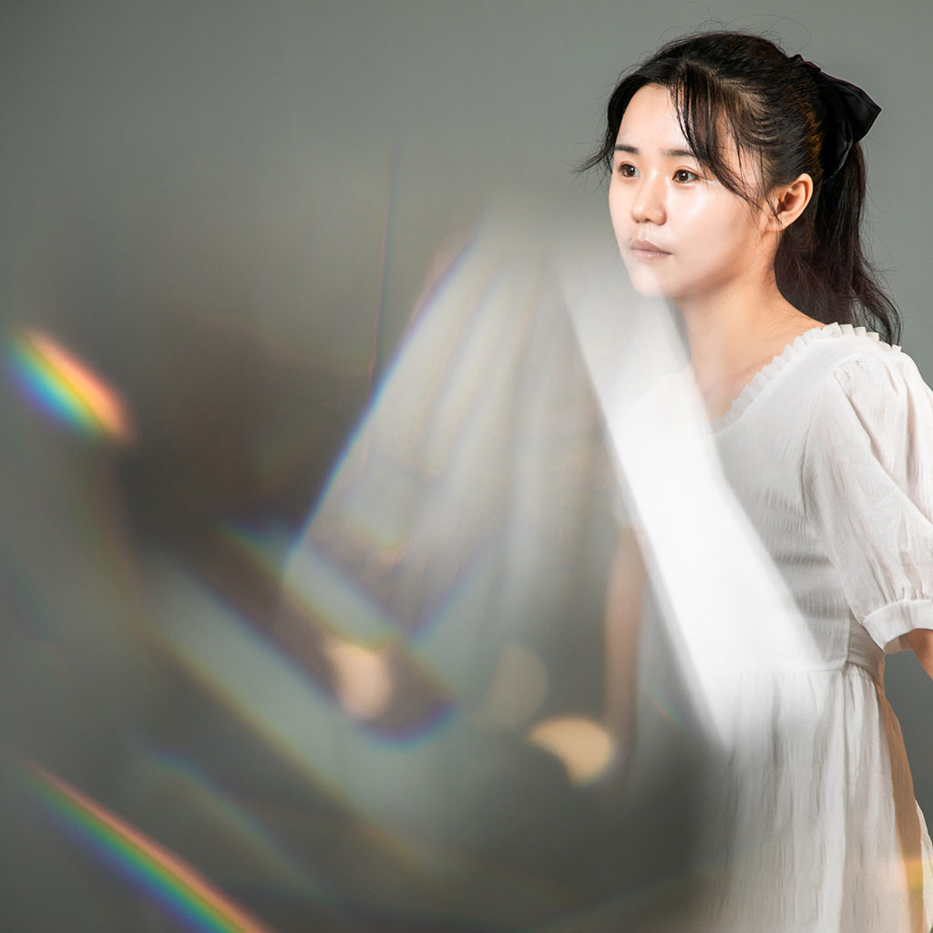 Photography foreground blur film and television props crystal glass ...