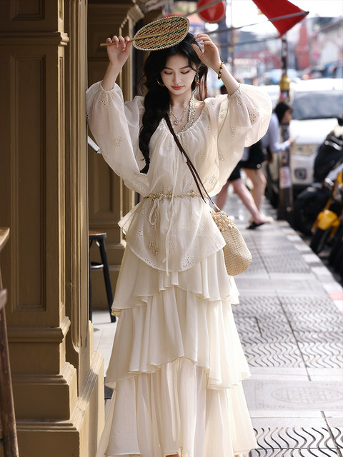 AZure French retro hollow jacquard sunscreen shirt halter neck V-neck ...