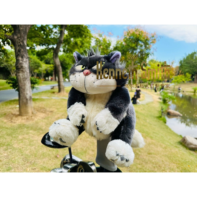 Golf driver cover, pet doll club head cover, Lucifer's stubborn-eyed ...