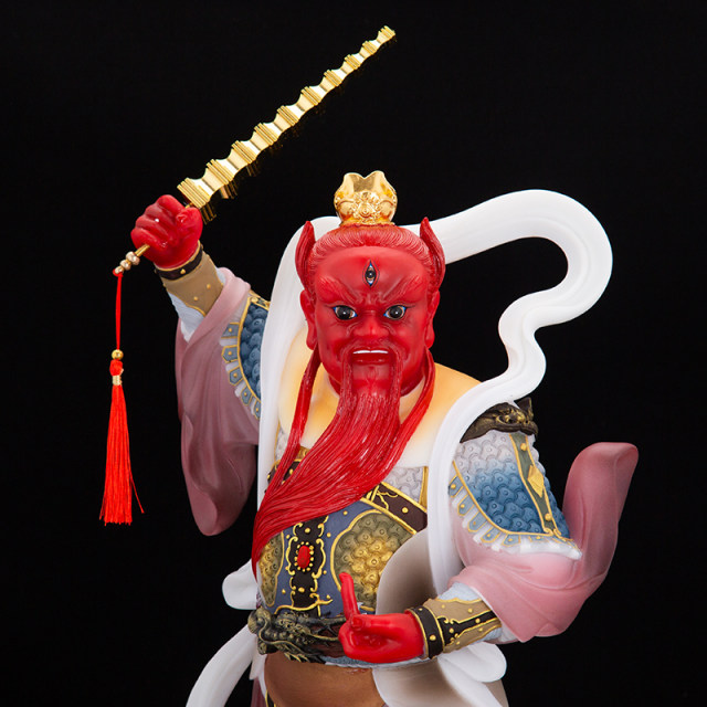 The statue of Wang Lingguan is dedicated to the Han white jade ...