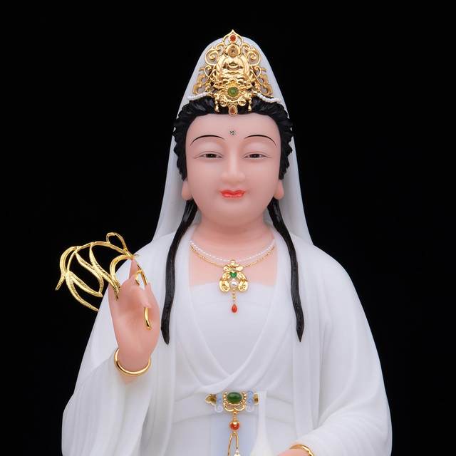 Shengfeng Han Baiyu Baiyi Chan Chancouver statue of the person in the ...