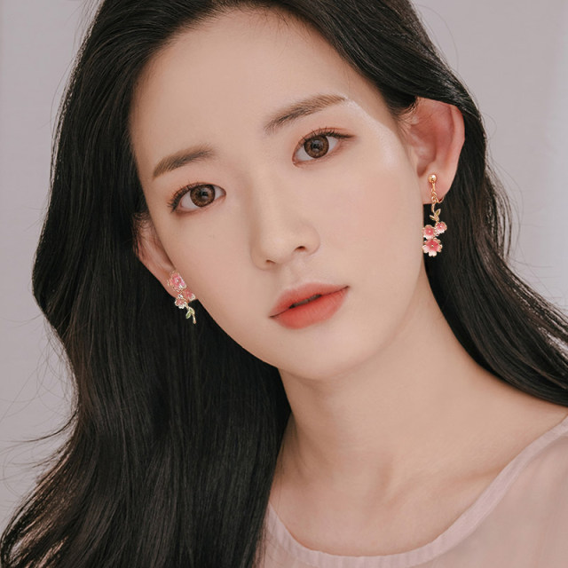 Osewaya earrings Japanese cherry earrings small fresh flower earrings without ear pierced ear ...