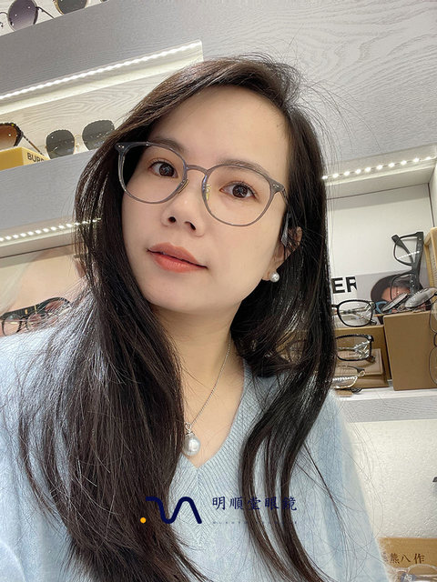 French designer brand Agnes b. Elegant, retro acetate, plain small ...