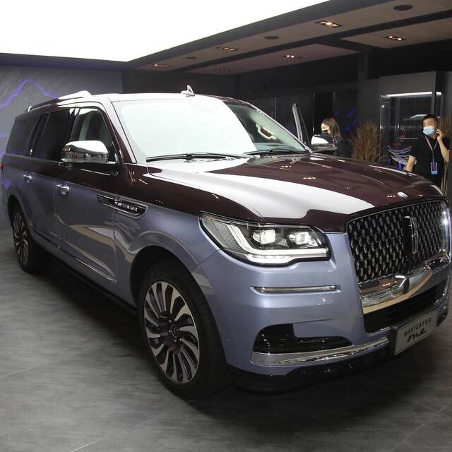 Original car model Lincoln Navigator No. 1 No. 1 1:18 alloy simulation ...